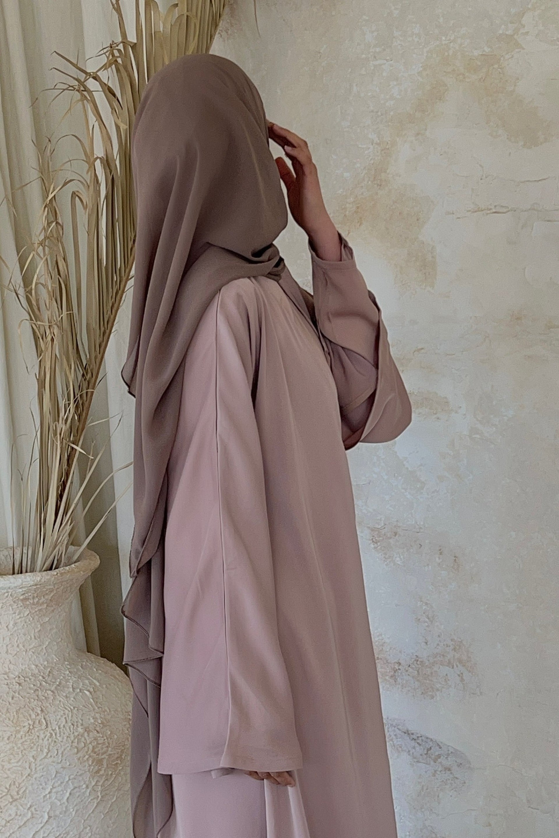 How Do I Keep My Hijab in Place? An Inside Look at Hijab Accessories
