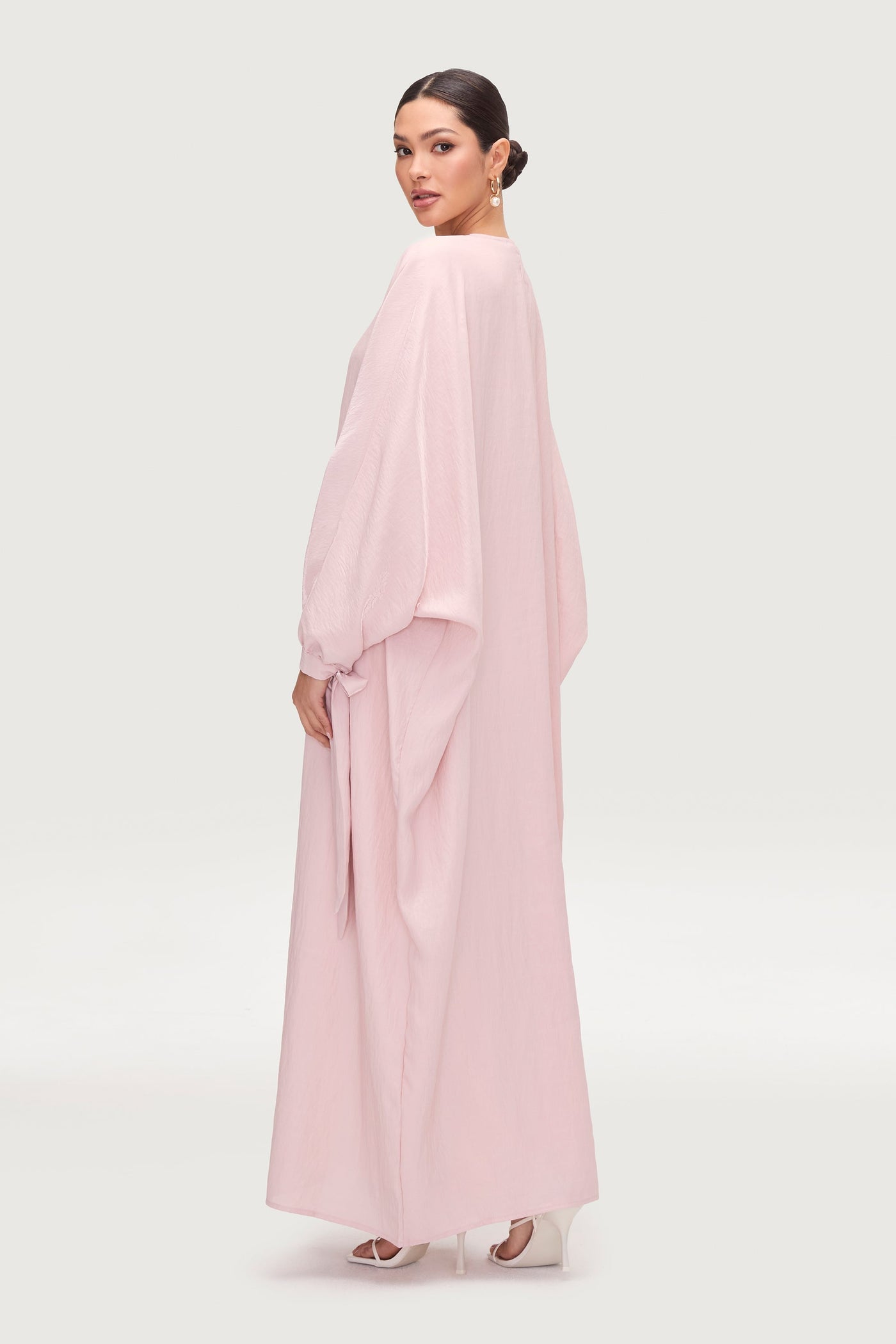 Safiyah Open Abaya - Pastel Pink